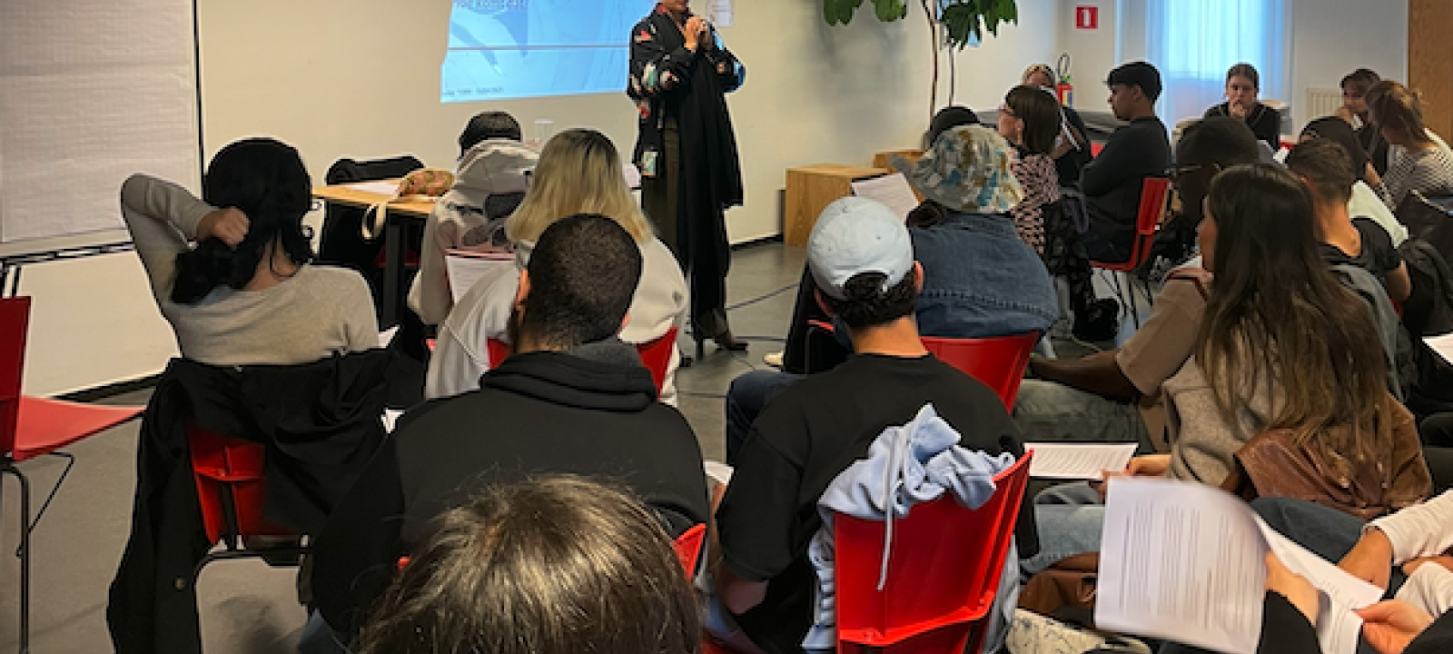 Wahaj Abdulsahib over haar ervaring bij StampMedia: “Een omgeving waar jongeren groeien, leren ...